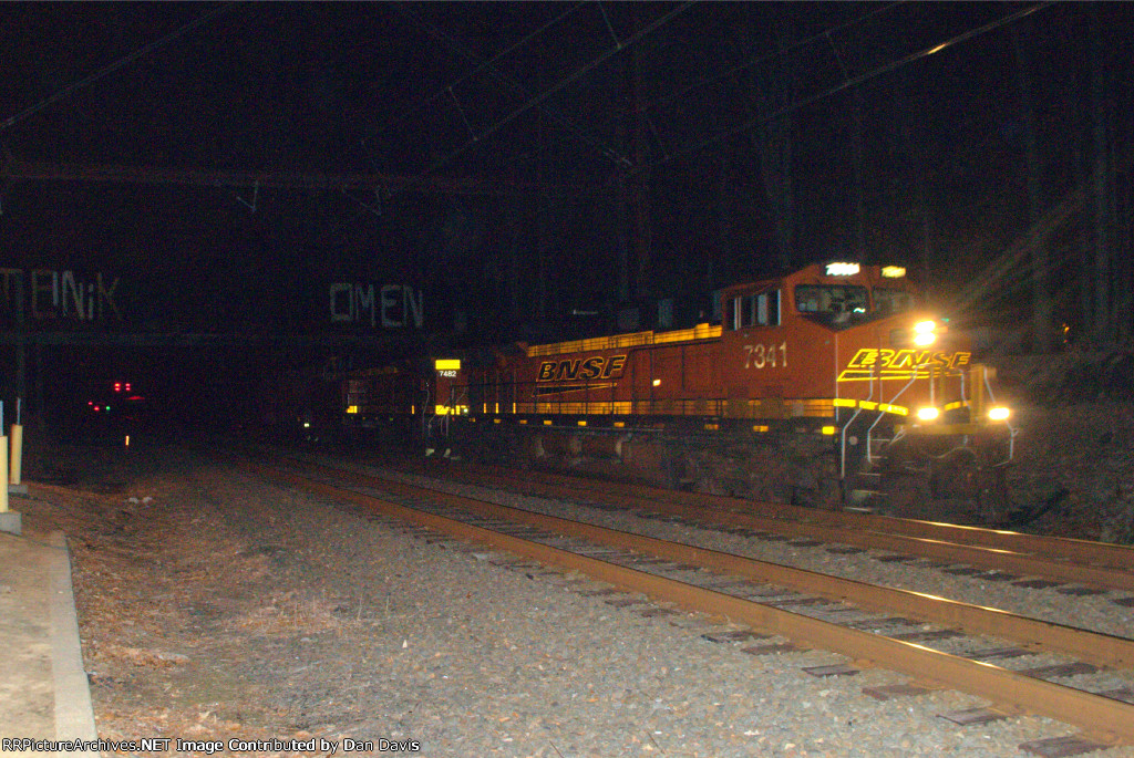 BNSF ES44DC 7341 leads K040